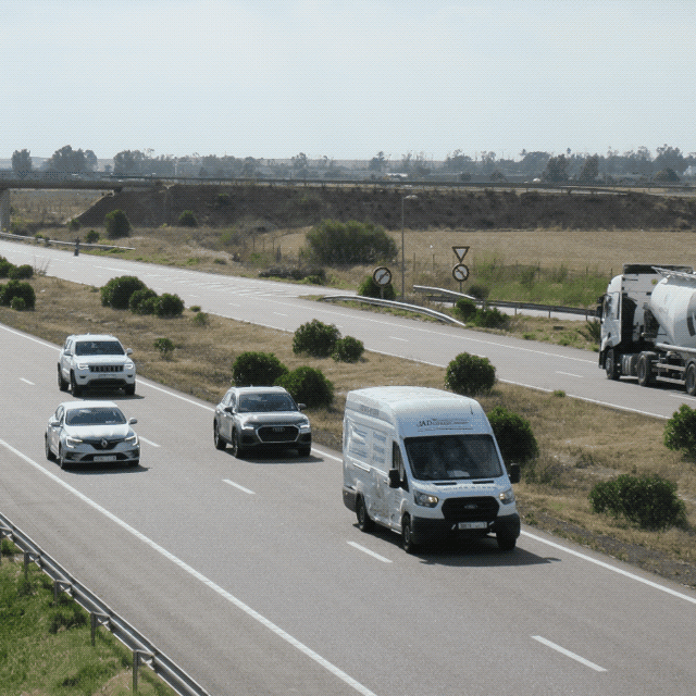 Voitures camionnette camion sur autoroute GIF - Autos Pickup-Truck auf ...